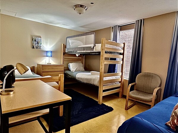 7 Beds Explore Downtown Pittsburgh Large Groups - Noah's Ark, West Mifflin