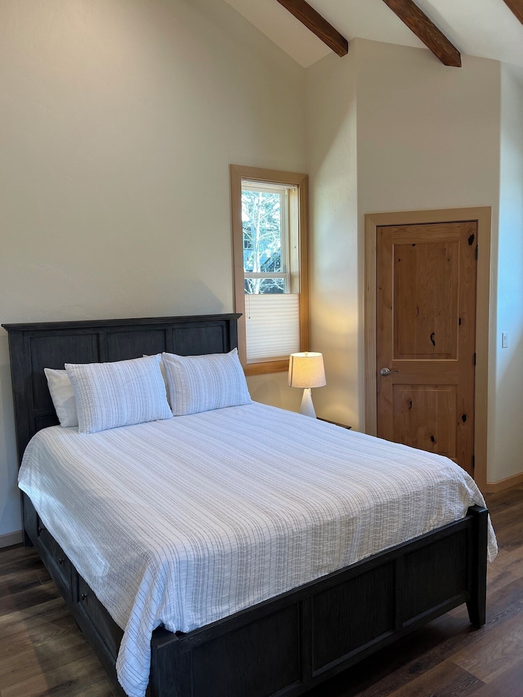 Hideaway Chalet, Perfect Destination For Peace, Relaxation Retreat, Adventure - Bend, OR