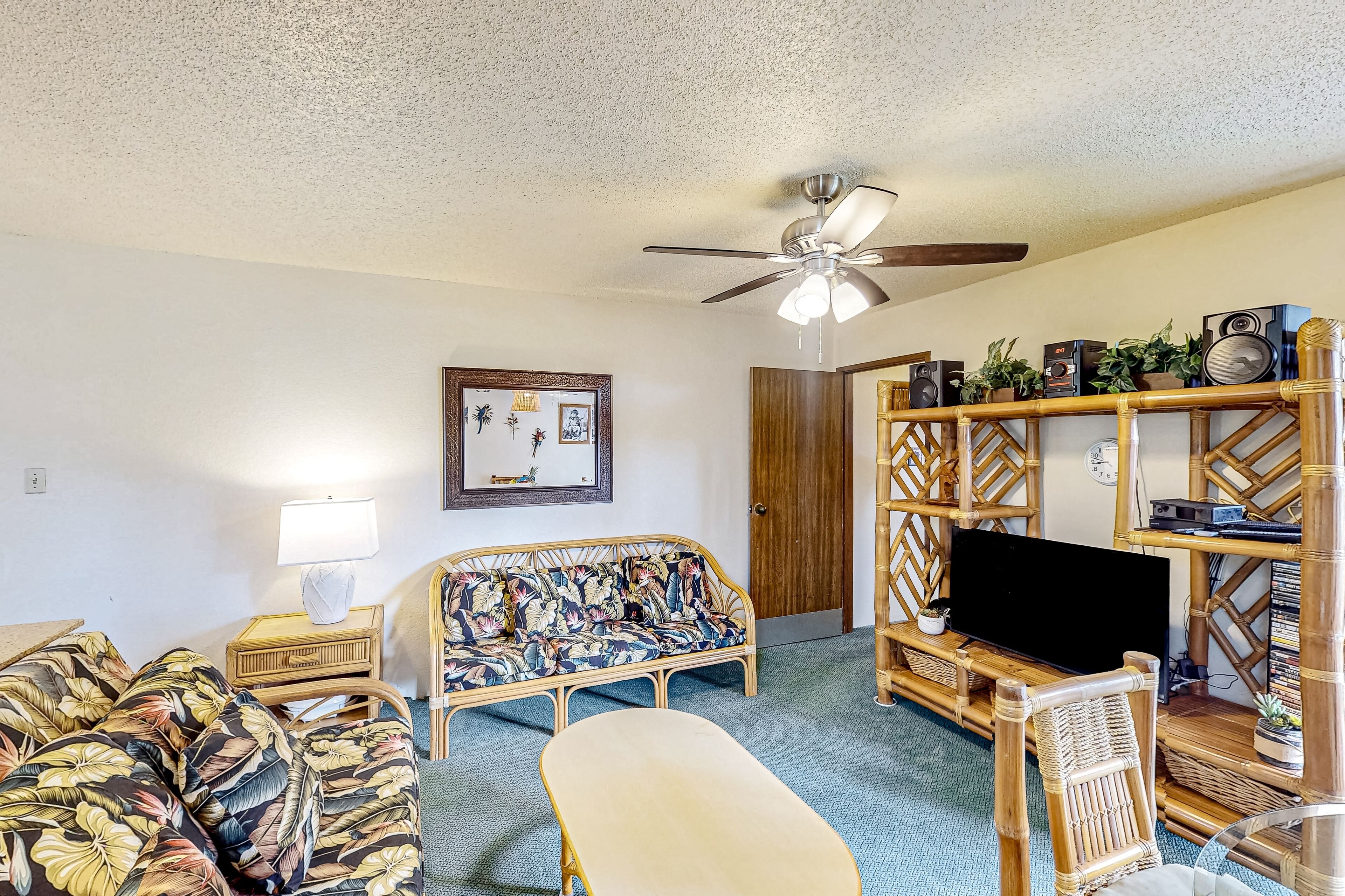 Tropical Hideaway With Easy Beach Access, Alfresco Patio, Pool & Tennis - Lihue, HI