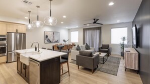 Casa, várias camas (Snow Canyon Retreat) | Parte interna