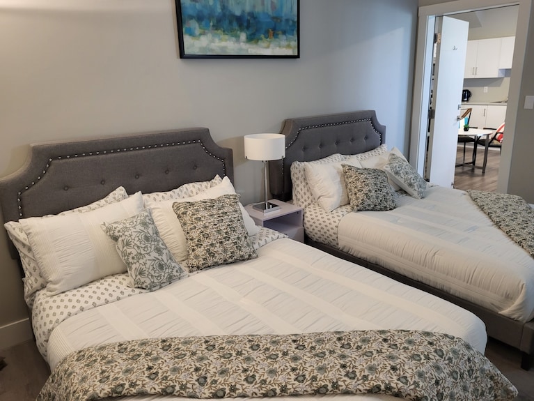 Lovely Two Bedroom A/c Suite - Sleeps 8.\ncomplimentary Snacks And Drinks! - Langford