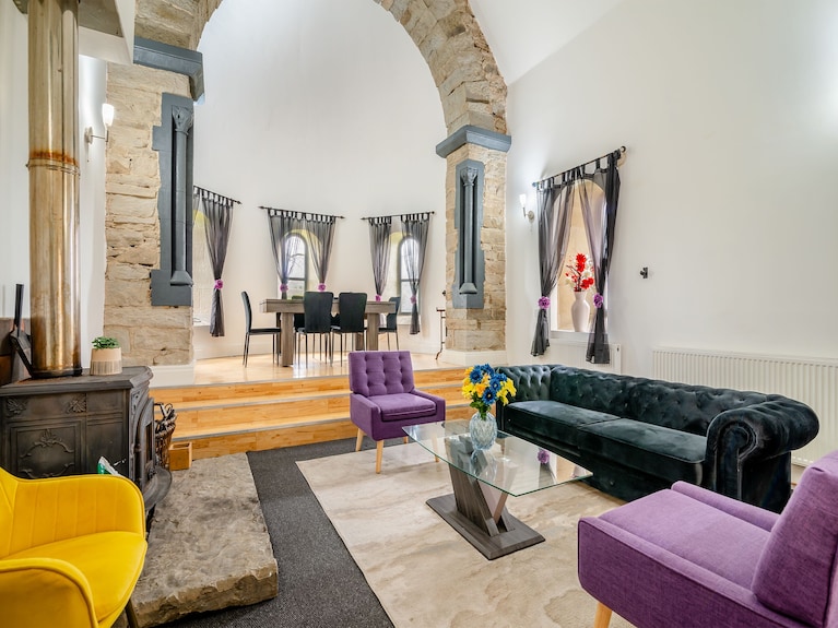 5 Bedroom Accommodation In Rossendale - West Yorkshire