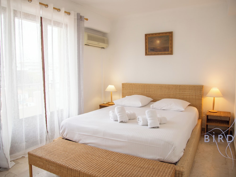 Superb Apartment With Unobstructed View Of The Antibes Rooftops - Antibes