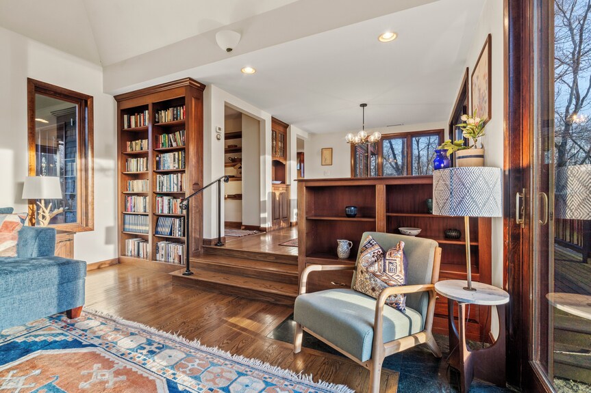 Ipswich Riverfront Lodge / Horse Friendly Barn+paddocks / Kayak+canoe/ Sleeps 10 - Beverly