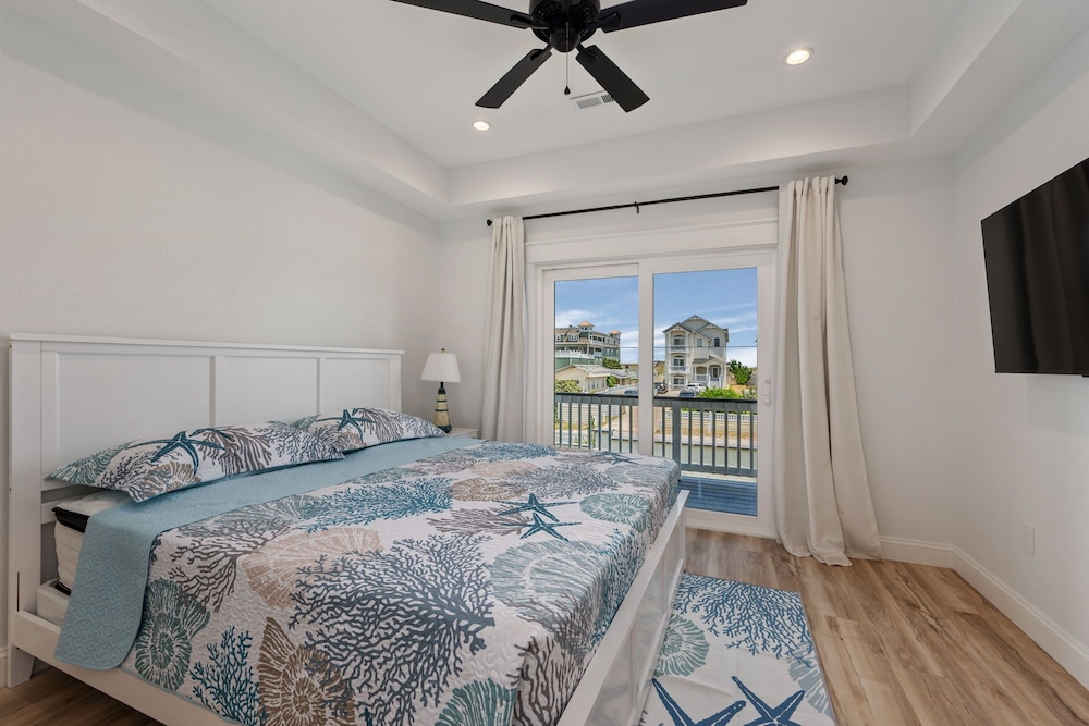Ocean Breeze 102: Dog Friendly, Brand New Townhome, Close to Beach! - Kill Devil Hills | Vrbo