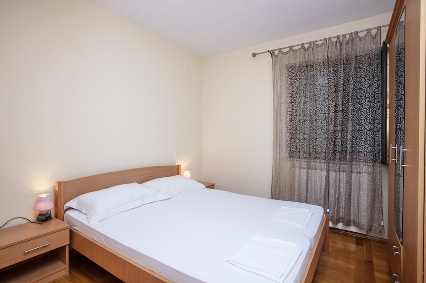 Two Bedroom Apartment With Balcony And Sea View Pirovac (šIbenik) (A-22567-b) - Tisno