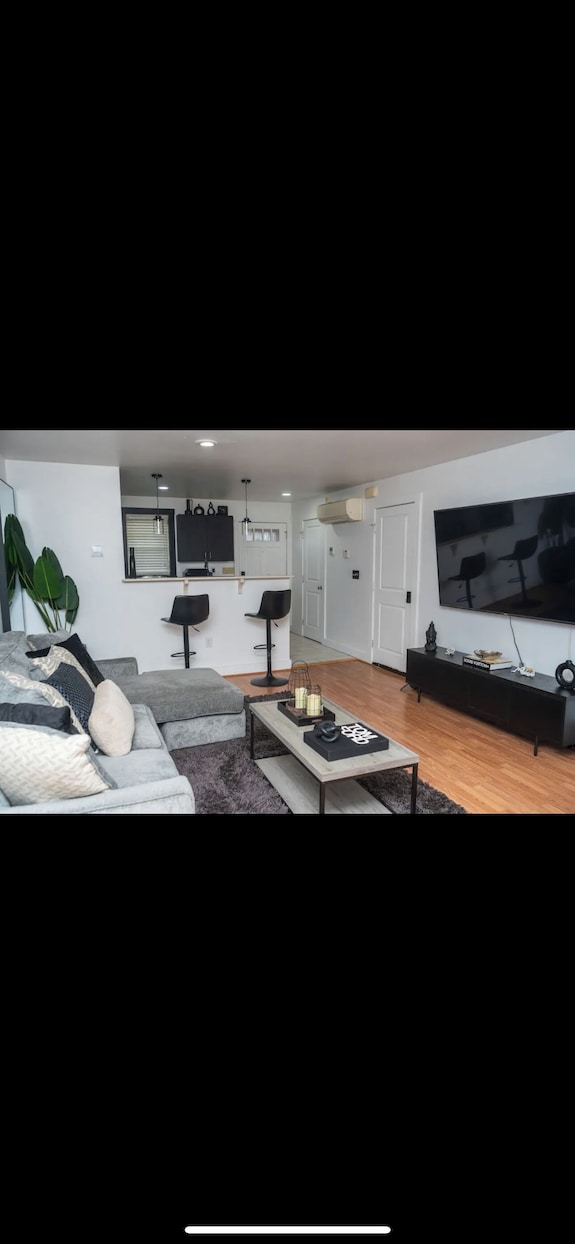 3-story Townhouse Luxury Retreat - Rhode Island