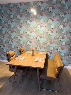 Apartamento luxo | Opções para refeição no quarto