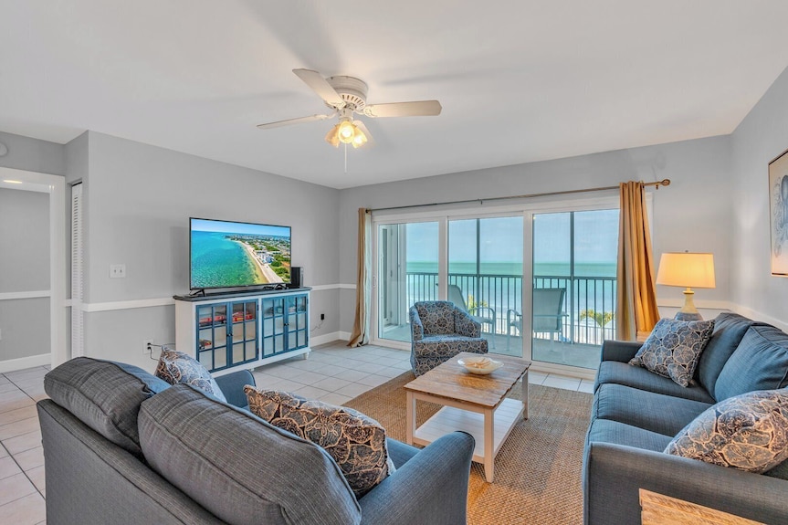 Pelican Perch Updated 2bed/2bath Beachfront Condo With Shared Pool - Coco Plum Beach, Marathon