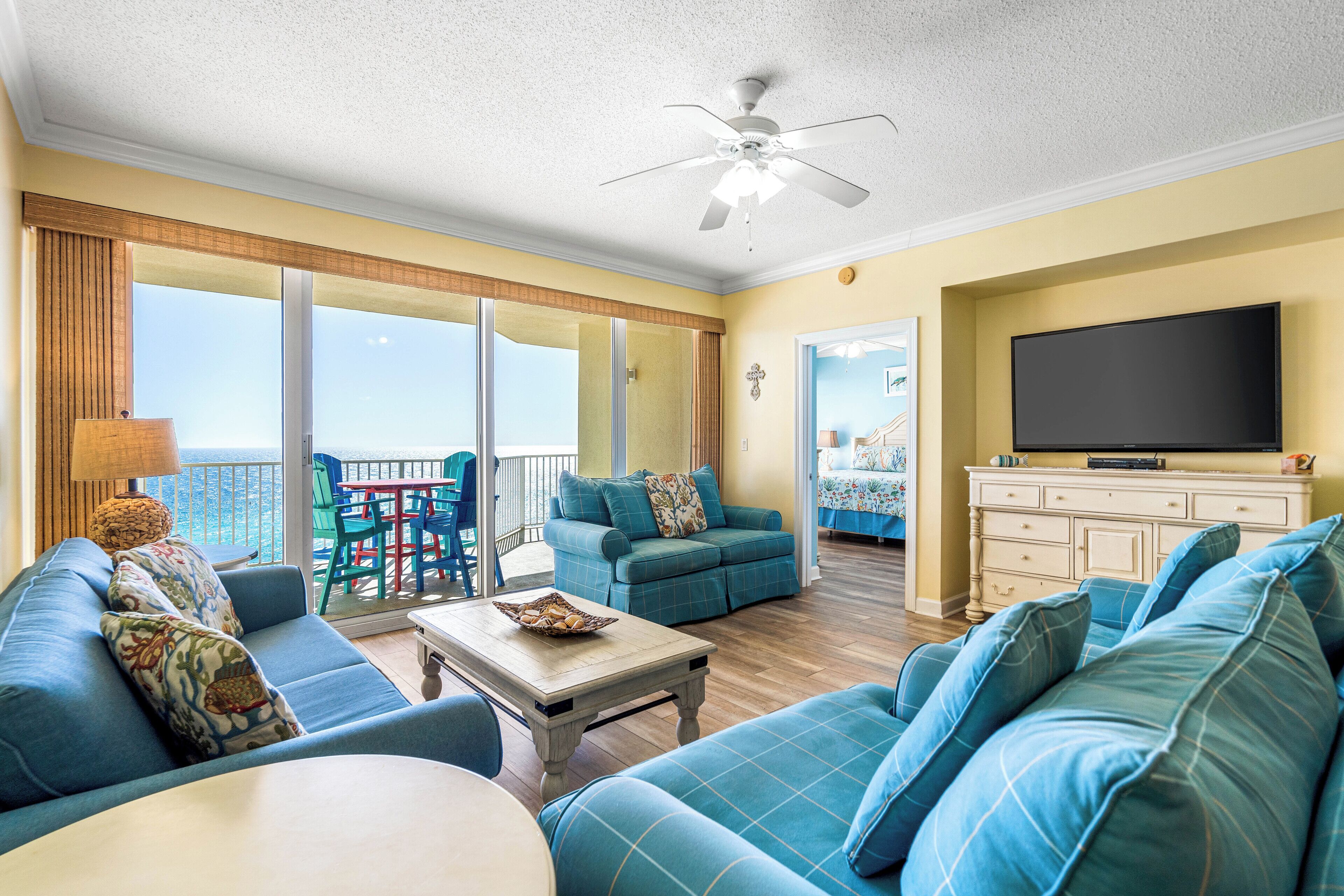 Beautiful Newly Renovated Condo That Sleeps 12! - Panama City Beach, FL