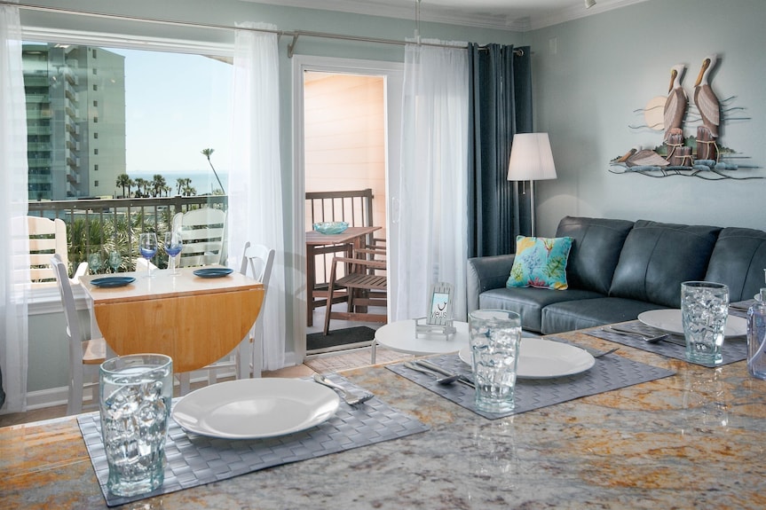 New Heated Pool & Hot Tub! Top Floor Very Clean - Pirates Beach, TX