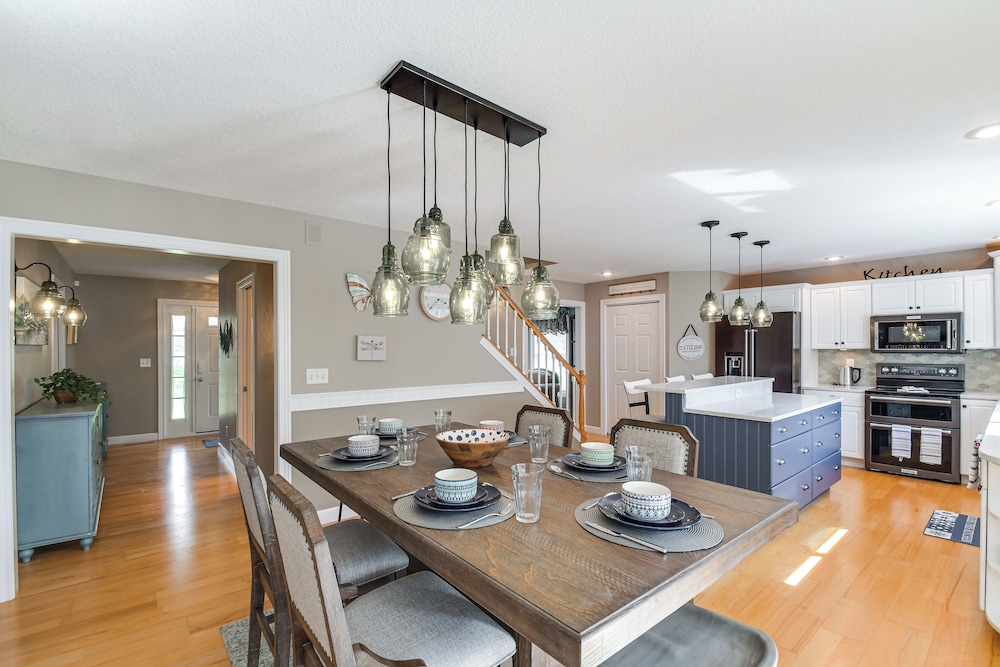 Rock Island Home W/ Private Yard & Fire Pit Table! - Illinois