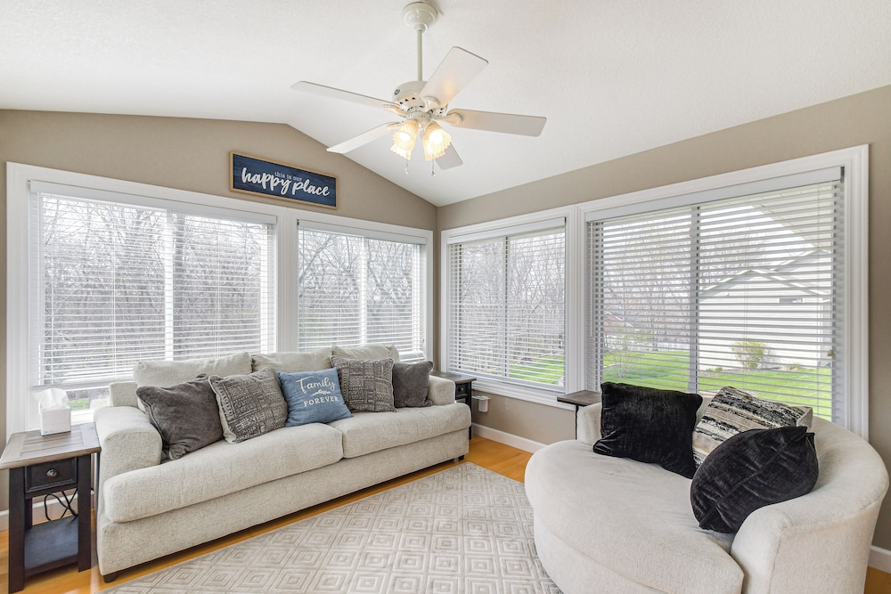 Rock Island Home W/ Private Yard & Fire Pit Table! - Illinois