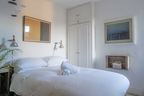 Apartamento Básico | 2 quartos, secretária, secretária adequada para computadores portáteis 