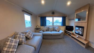 Cabine | Sala de estar | Televisor, lareira