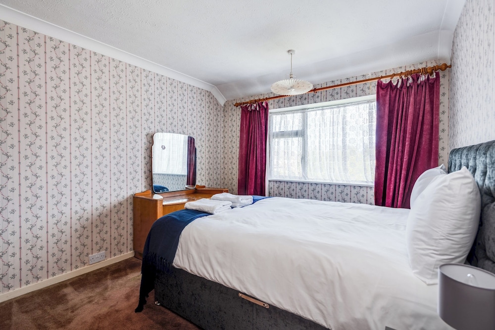 Kidlington 3 BR House & parking & large garden - Kidlington | Vrbo