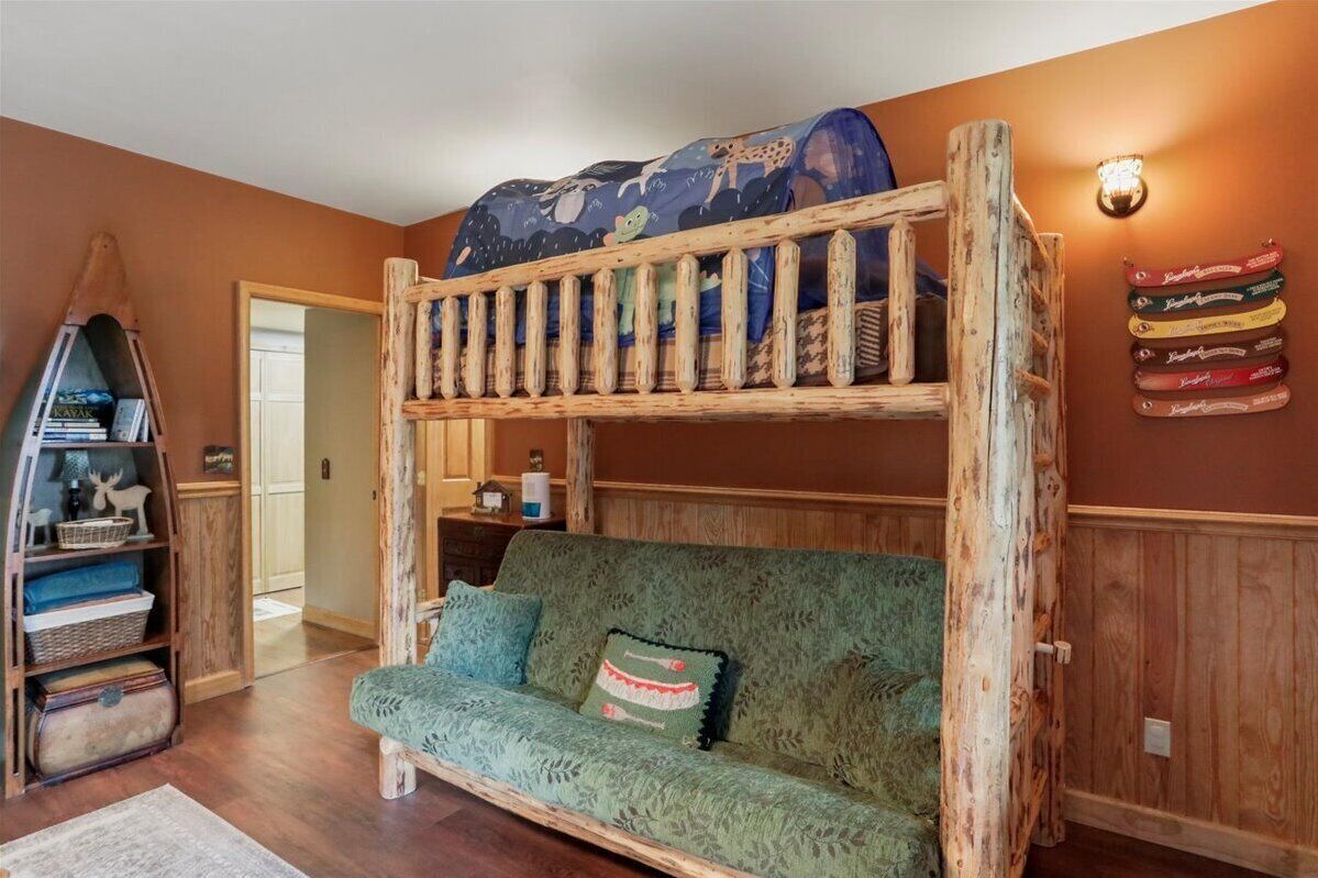 Hemlock Haven: Luxury Log Retreat W/ Sauna, Saloon & Blue Ridge Views - Front Royal, VA