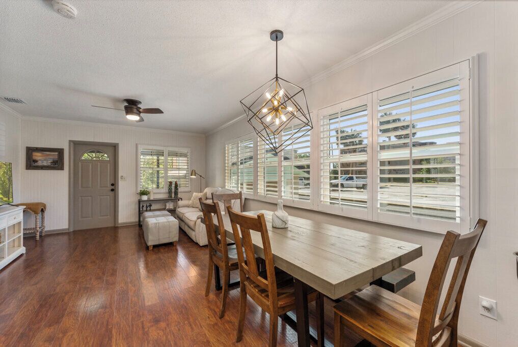 Spacious 1 Block To Downtown Mt. Dora "The Brick Haven" With Garage Gameroom!! - Mount Dora, FL