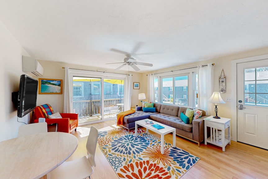 Cozy Condo Retreat With Harbor Views And Perfect Provincetown Location - Provincetown, MA