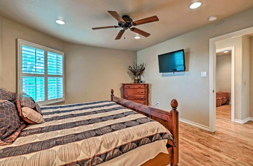 Updated Comal River Condo, 2 Bedroom,2 Bath, 1 Mi To Schlitterbahn - New Braunfels, TX