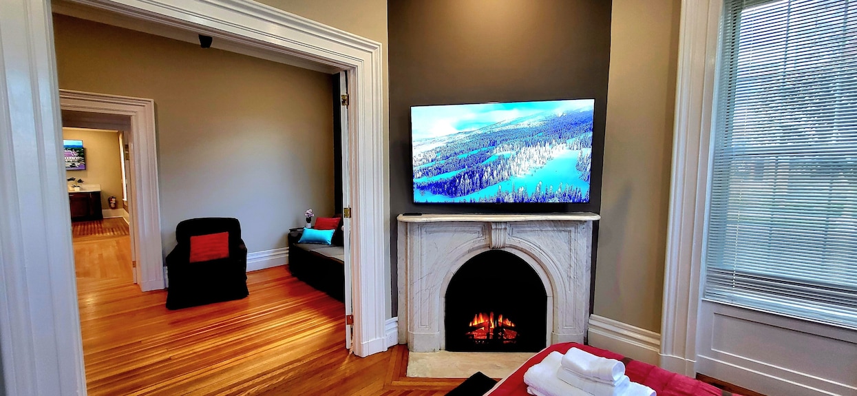 New 1st Floor - One Block To Restaurants, Shops, Cafes, Music, Spas -Near Track! - 薩拉託加斯普林斯