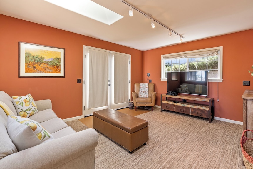 Tipsyon12th |Walk2dt| Pet Friendly - Rava Wines, Paso Robles