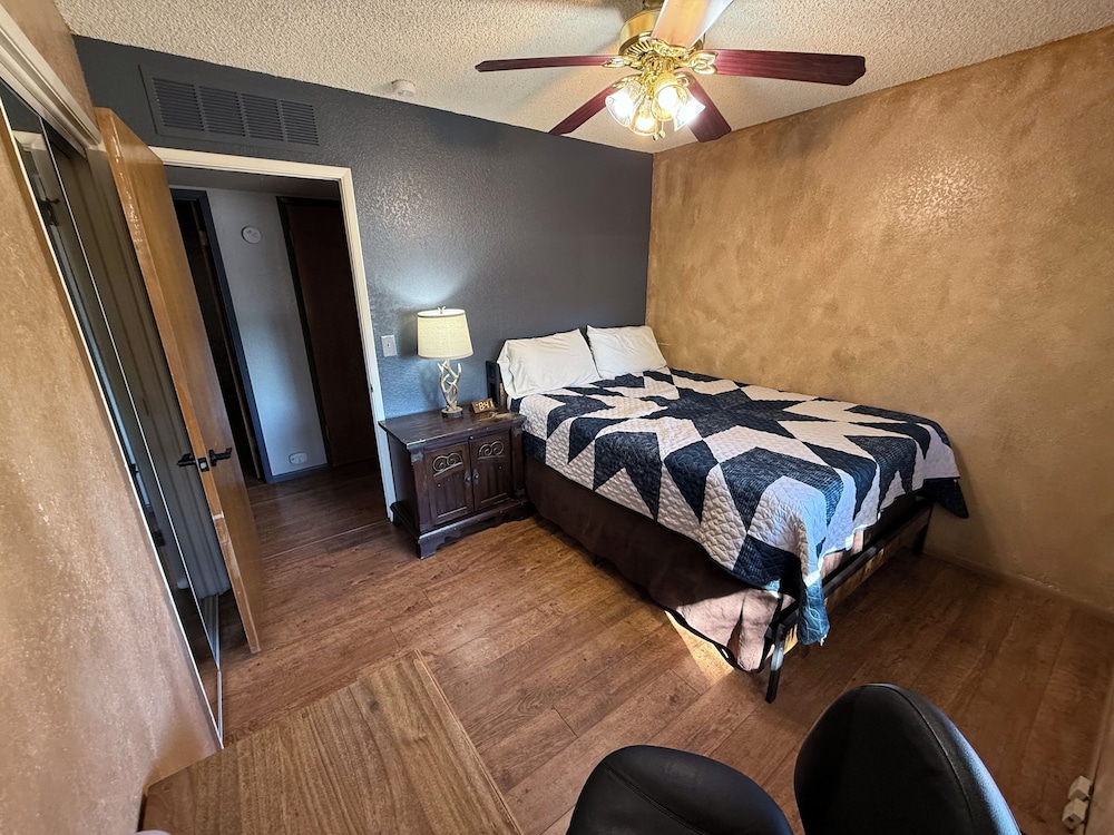 Route 66 Western Retreat- Grand Canyon Train Depot- Pet Friendly! - Williams, AZ