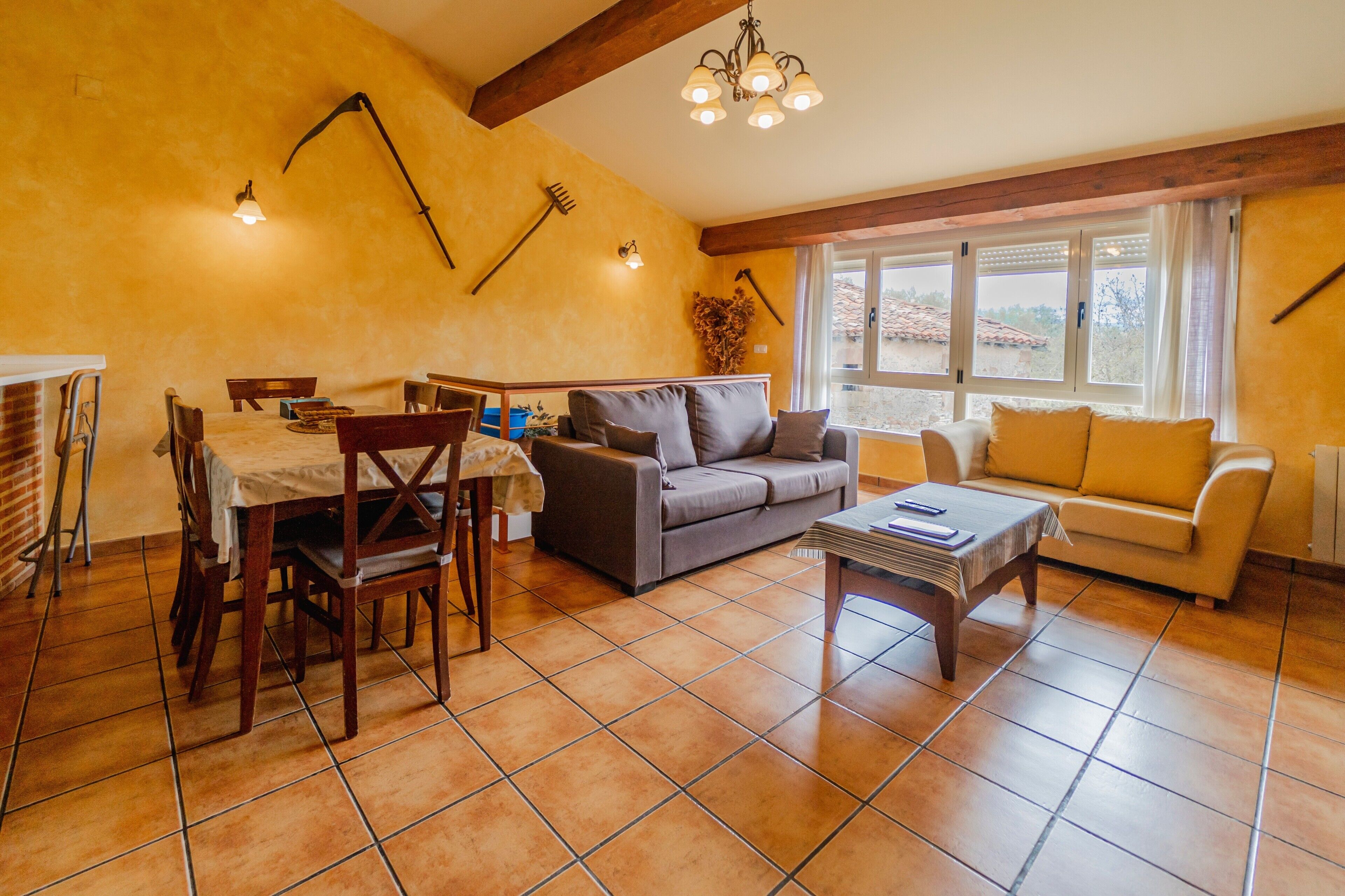 Casa De Vacaciones 'Casa Rural Bigotes' Con Vistas A La Montaña, Terraza Privada Y Wi-fi - Atapuerca