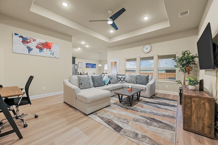 Entire Home In Denton, Texas. Centrally Located! Luxurious Home Away From Home! - Corinth, TX