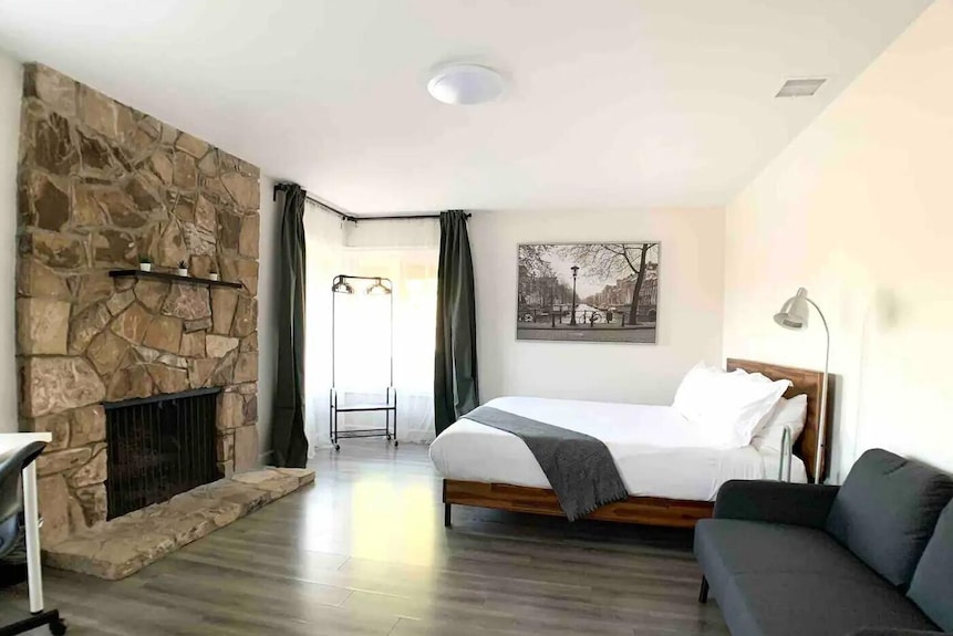 Tesla/ev Charger King Bed Canyoncrest Neighborhood - Riverside, CA