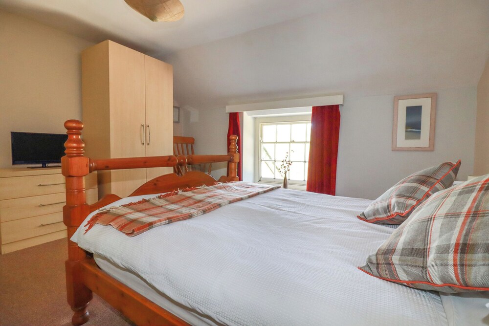 TREVARTHIAN FARM (ANNEX), pet friendly, with a garden in - St. Newlyn East | Vrbo