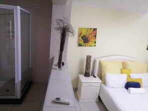 1 quarto, Wi-Fi de cortesia, roupa de cama