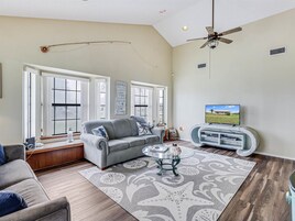 Casa, 3 quartos | Área de estar | Smart TV