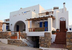 Fachada da propriedade