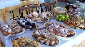 Pequeno-almoço tipo buffet diário incluído