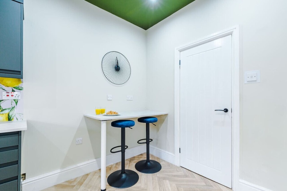Salford Sanctuary 5 Bed House - Salford