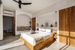 Villa, 1 quarto, piscina privativa, vista para a piscina | 1 quarto, cofre no quarto 