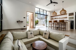 Vila, 1 quarto, piscina particular, vista para a piscina | Área de estar