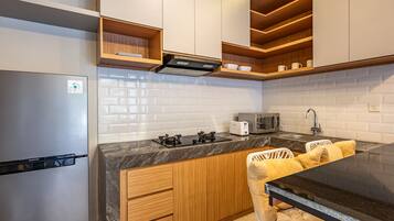 Vila, vista para a piscina | Cozinha privada | Geladeira