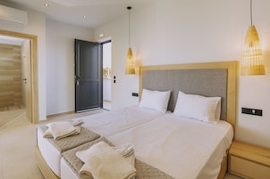 Double Room | Cofres nos quartos, escrivaninha, quartos à prova de som