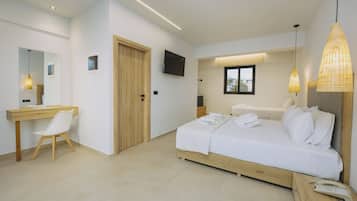 Junior Suite with Outdoor Jetted Tub | 1 quarto, cofre no quarto, secretária, quartos insonorizados