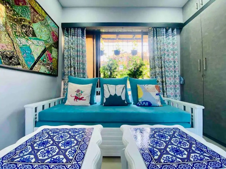 Charming 3 Bed 2 Bath In Bandra West With Balcony - Mumbai