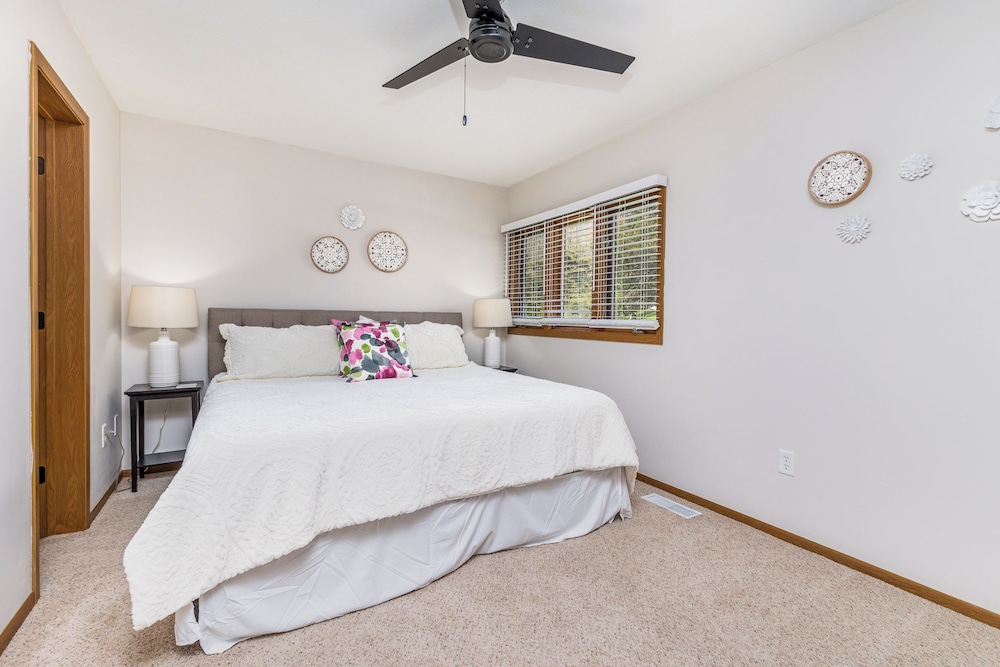 Summer At South Course Villa ~ Scenic Setting, Supremely Soft Beds & Style! - Galena, IL