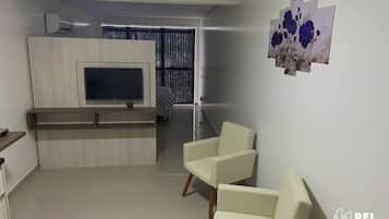 Apartamento Cidade | Sala de estar | Televisor