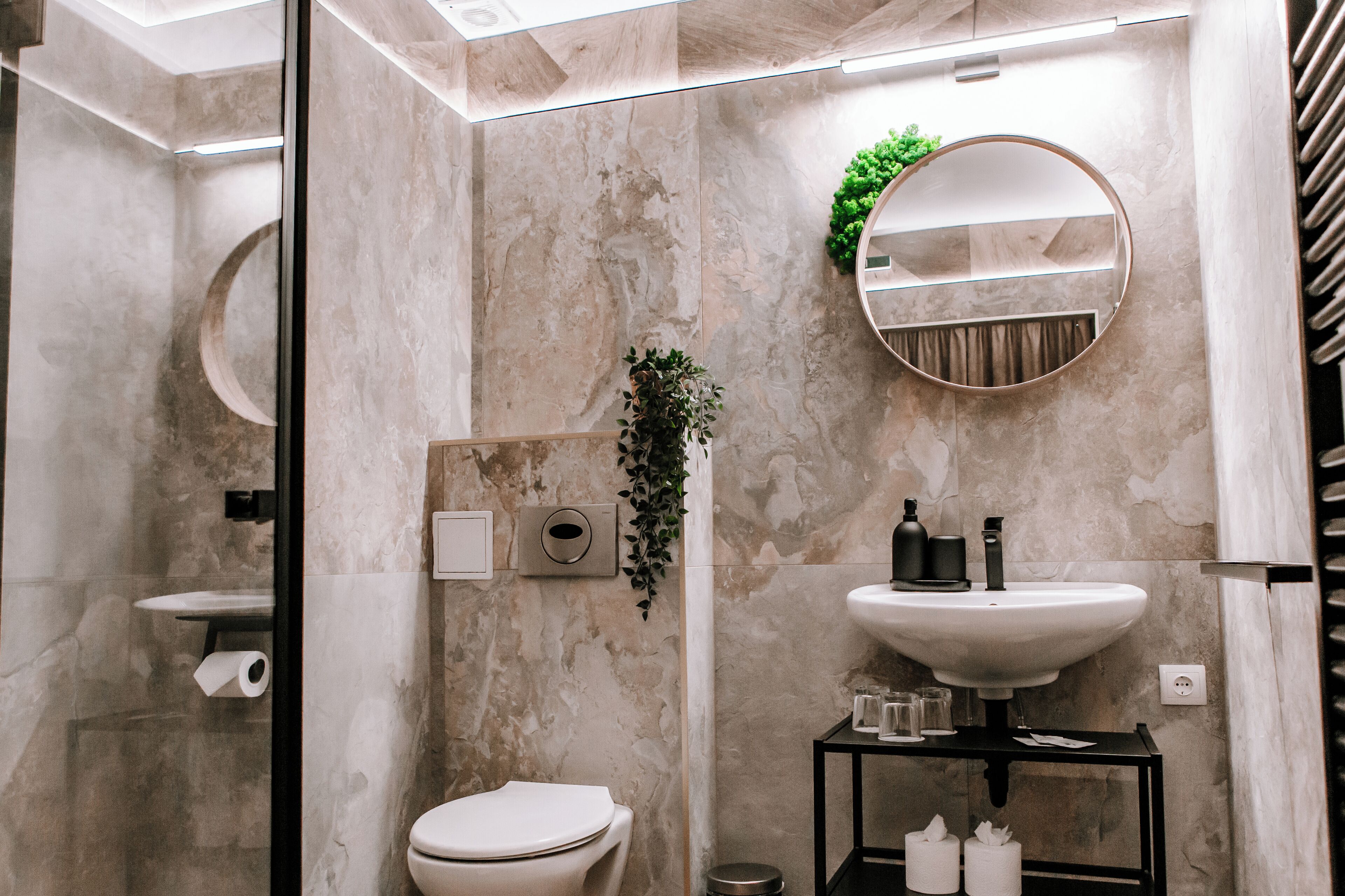Quarto Triplo Superior | Cofre no quarto, com mobília individualizada, Wi-fi grátis 