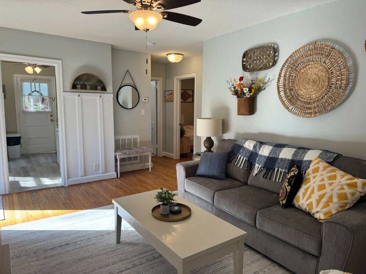 The Robin's Nest (Close To Highways, Shops And More.) - Greensboro, NC