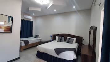 Secretária, ferro/tábua de engomar, Wi-fi grátis