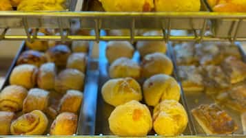 Pequeno-almoço tipo buffet diário incluído