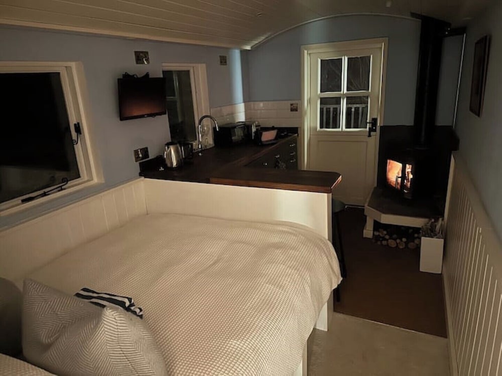 Remote hut set in the beautiful Kent Downs - Milstead | Vrbo