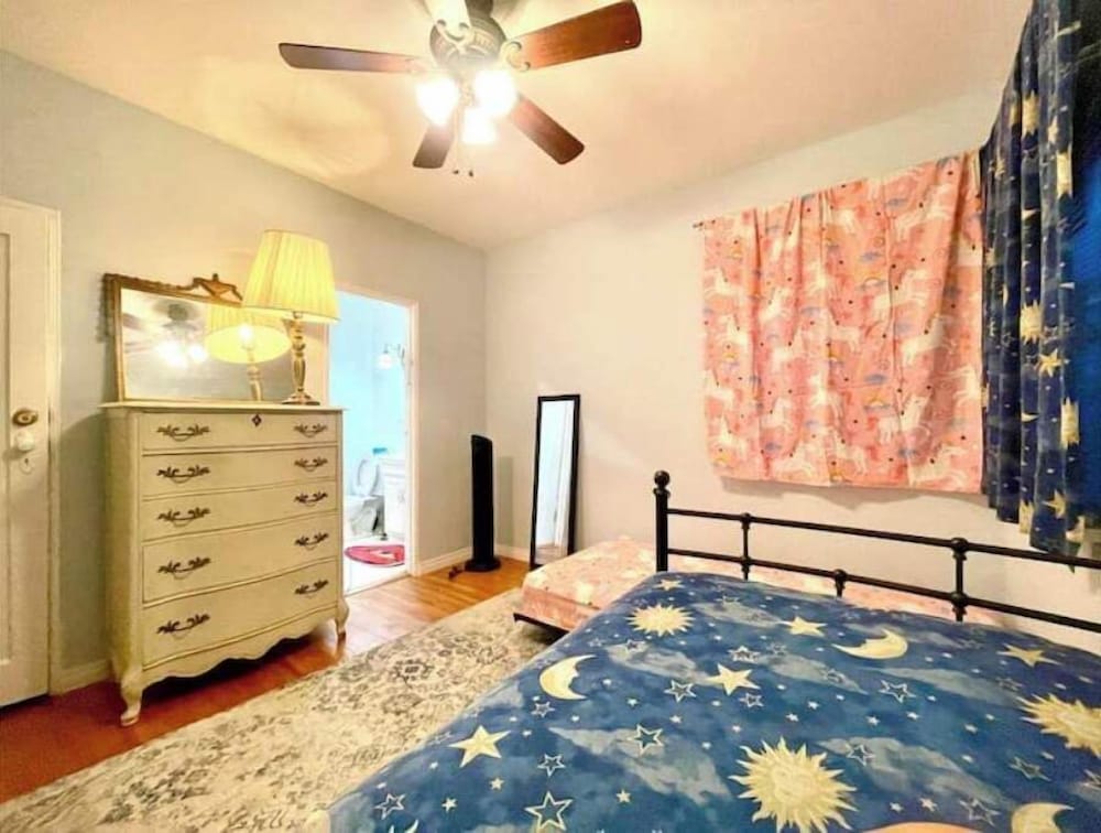 2br Quiet Home By Park, Shop/restr, Airport, Train - Burbank, CA